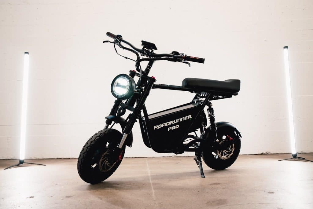 The EMOVE RoadRunner Pro: A Crazy Fast Mini Seated Scooter